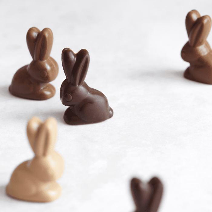 Lapins au chocolat WEISS assortis et pralinés, boite de 2.3kg ...